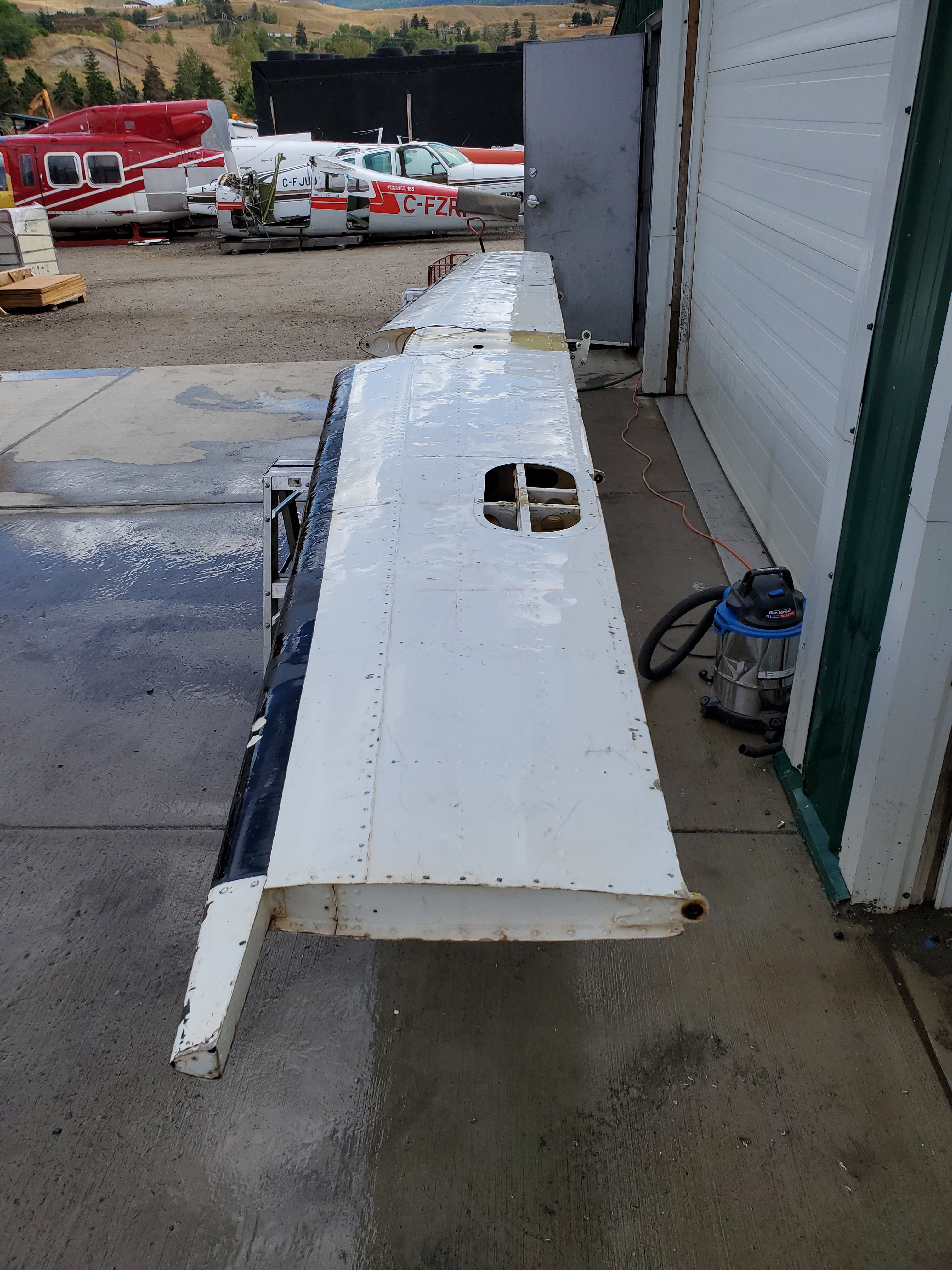 Horizontal Stabilizer - Cessna 208B Caravan - 5Y-OER – Global Aircraft ...