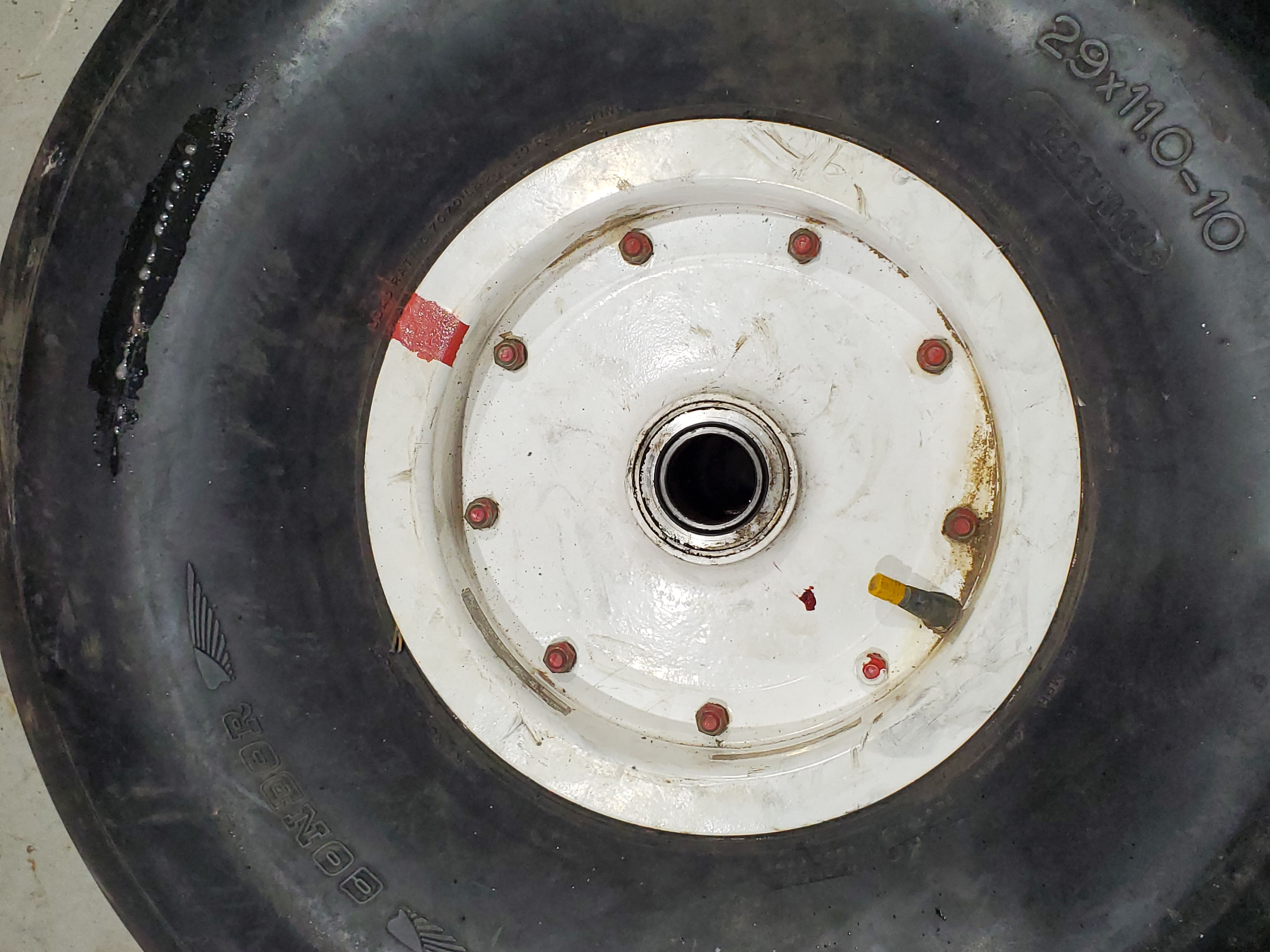 MLG Wheel Assy - Cessna 208B Caravan - Cleveland - 5H-NWA - 2 of 2 ...