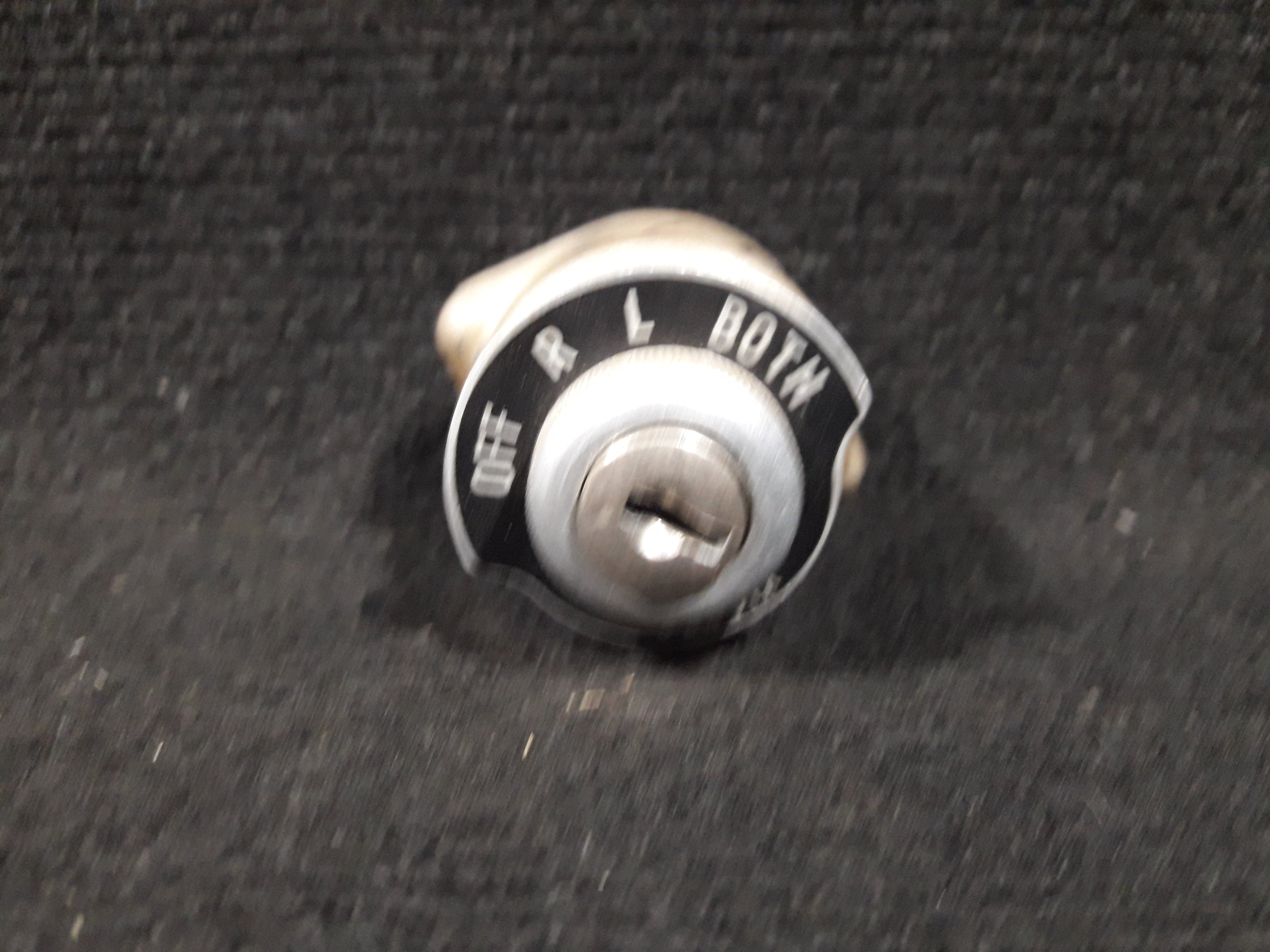 Ignition Switch - C-FXXQ – Global Aircraft Industries