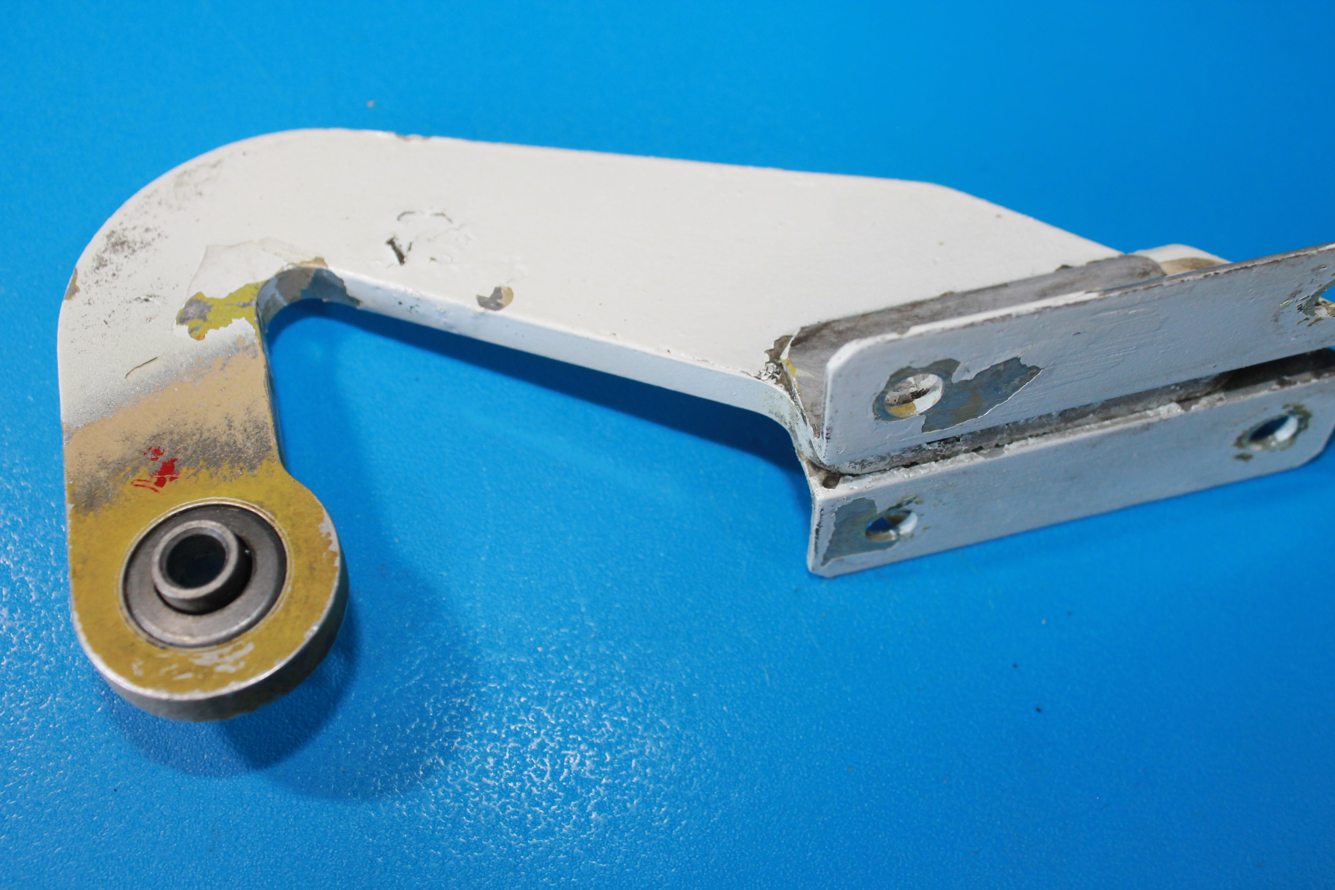 MLG Door Hinge Outboard - Piper - C-FNCI – Global Aircraft Industries