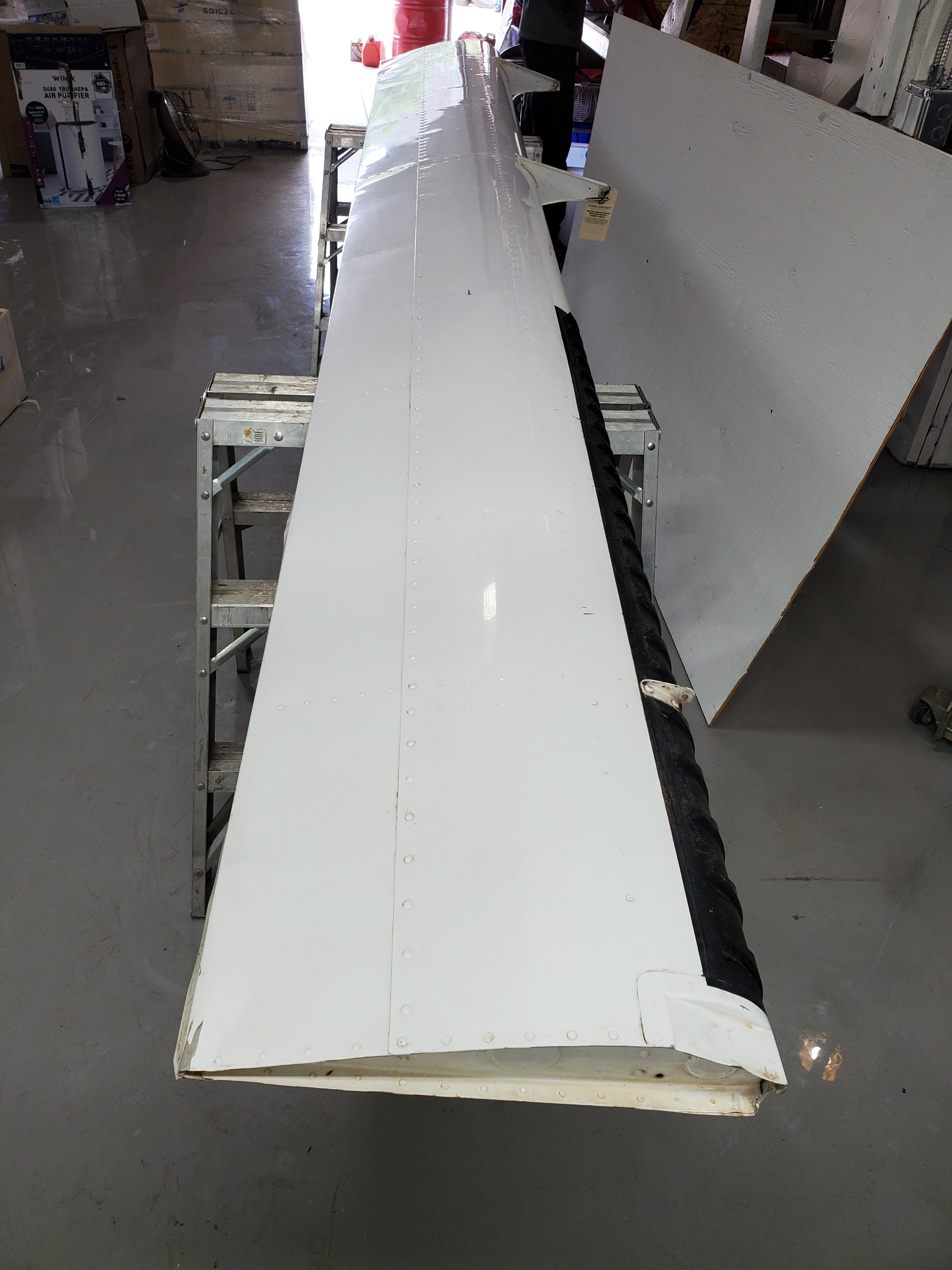 Flap Assy - RH - Cessna - 5Y-RNA – Global Aircraft Industries