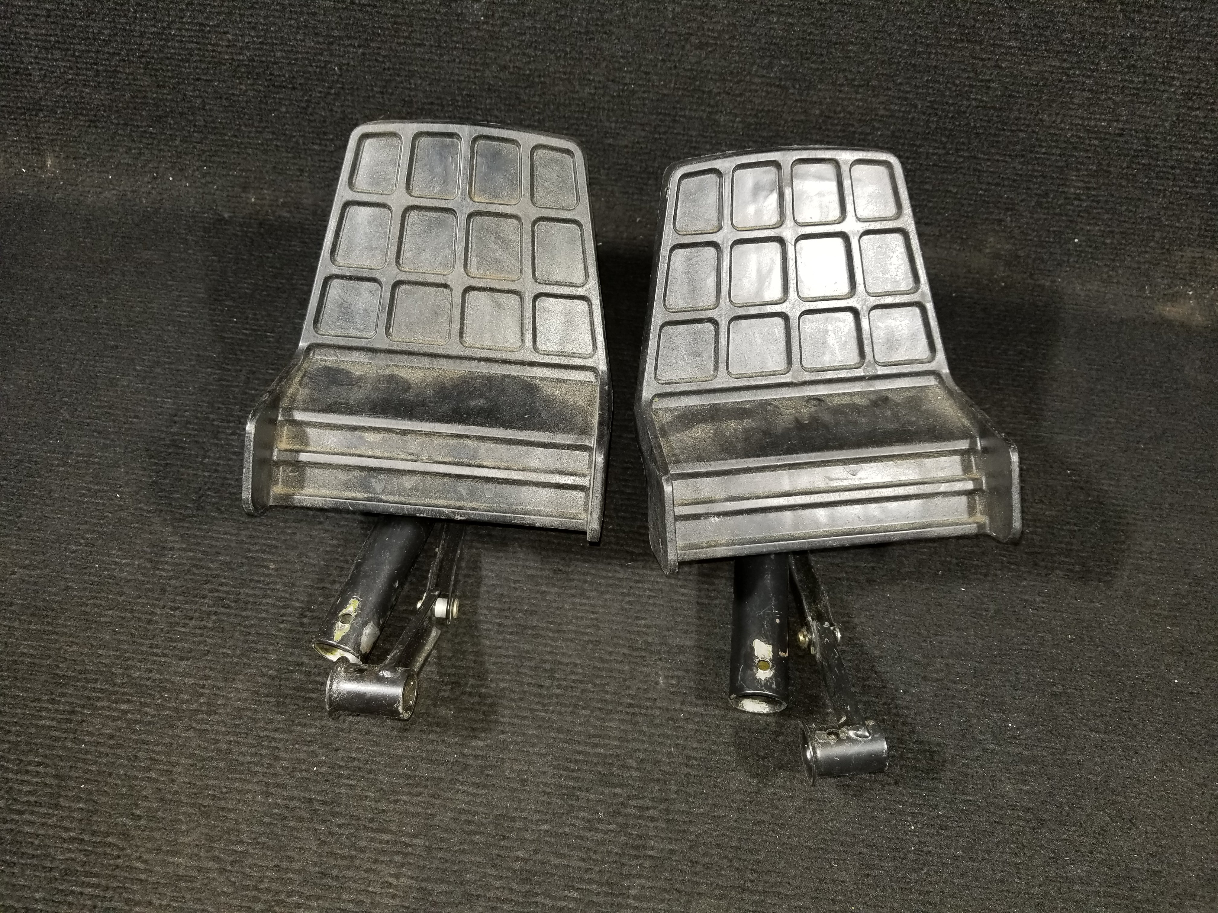 Brake and Rudder Pedal - C-GZXP – Global Aircraft Industries