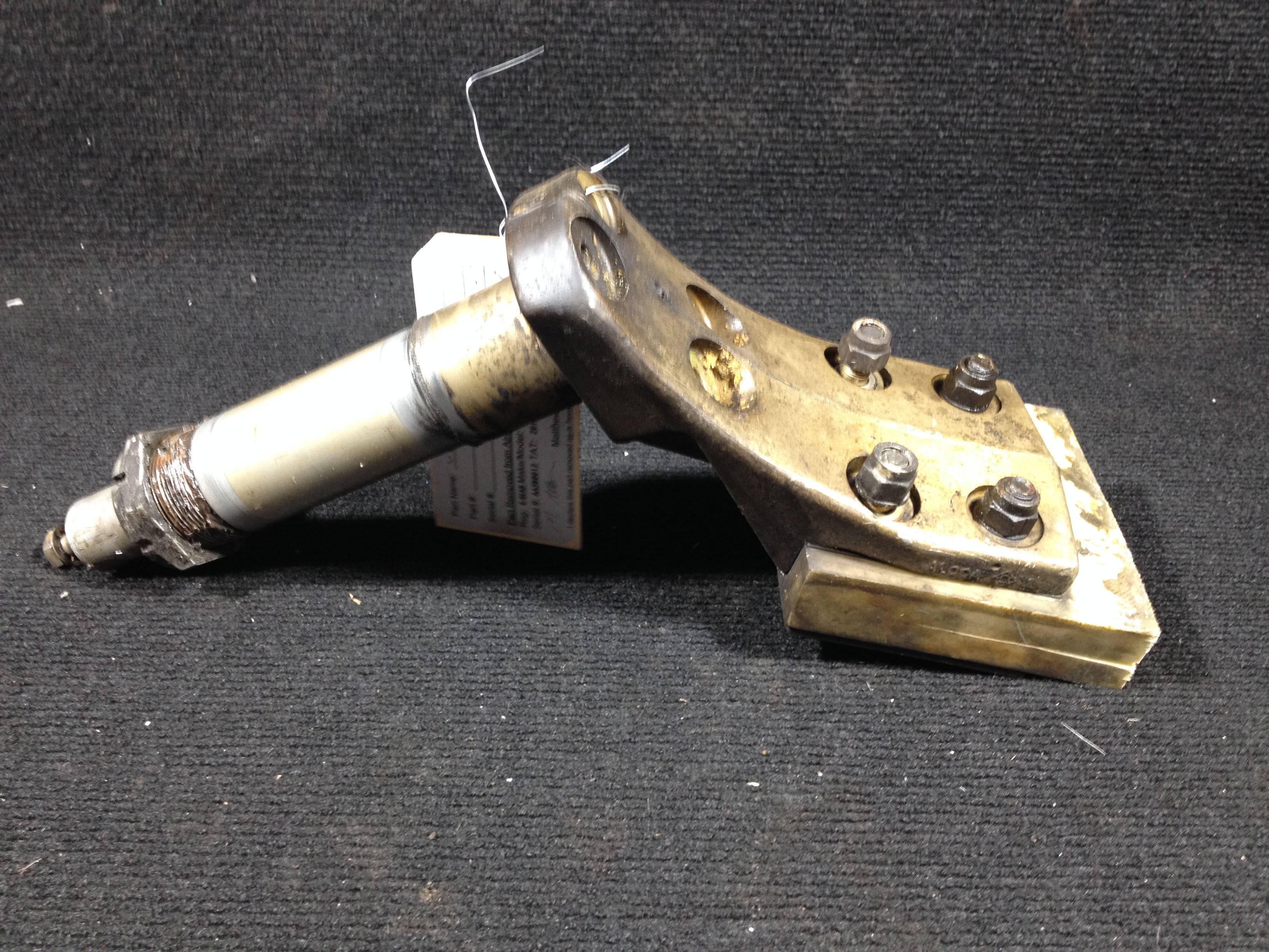 Wheel Axle Assy - Grumman - C-GEAB – Global Aircraft Industries