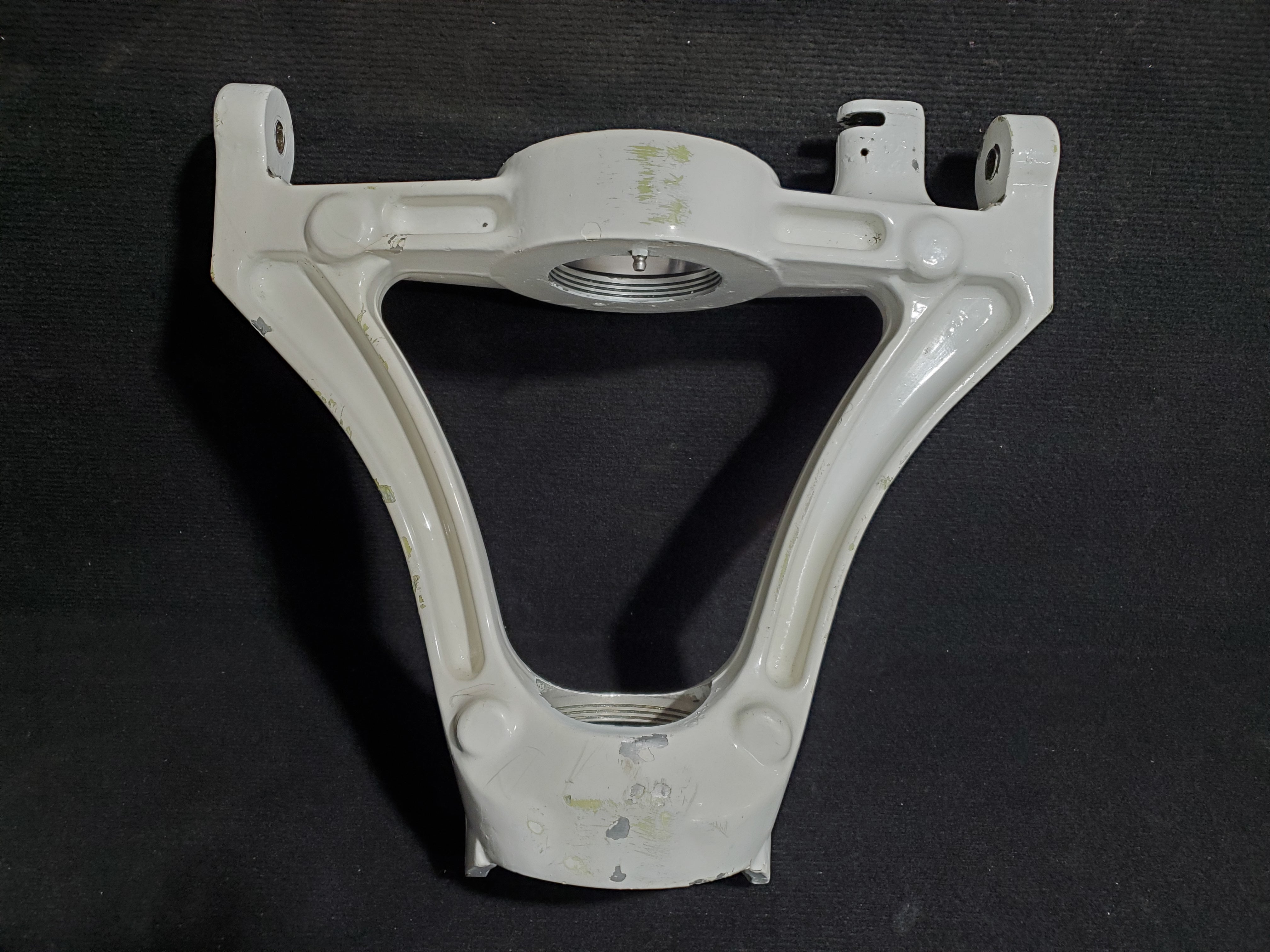 NLG Trunnion Assy - Cessna - 5Y-RNA – Global Aircraft Industries