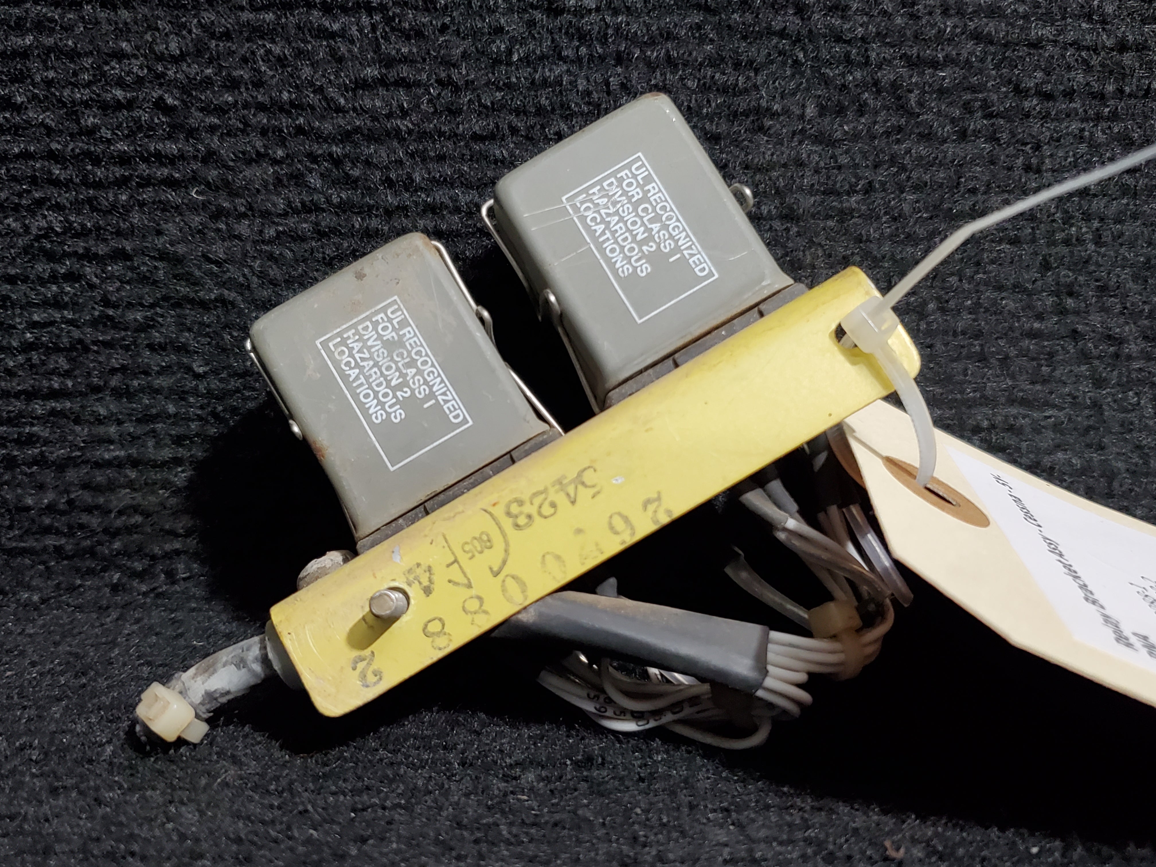 Relay Bracket Assy - Cessna - 5Y-RNA – Global Aircraft Industries