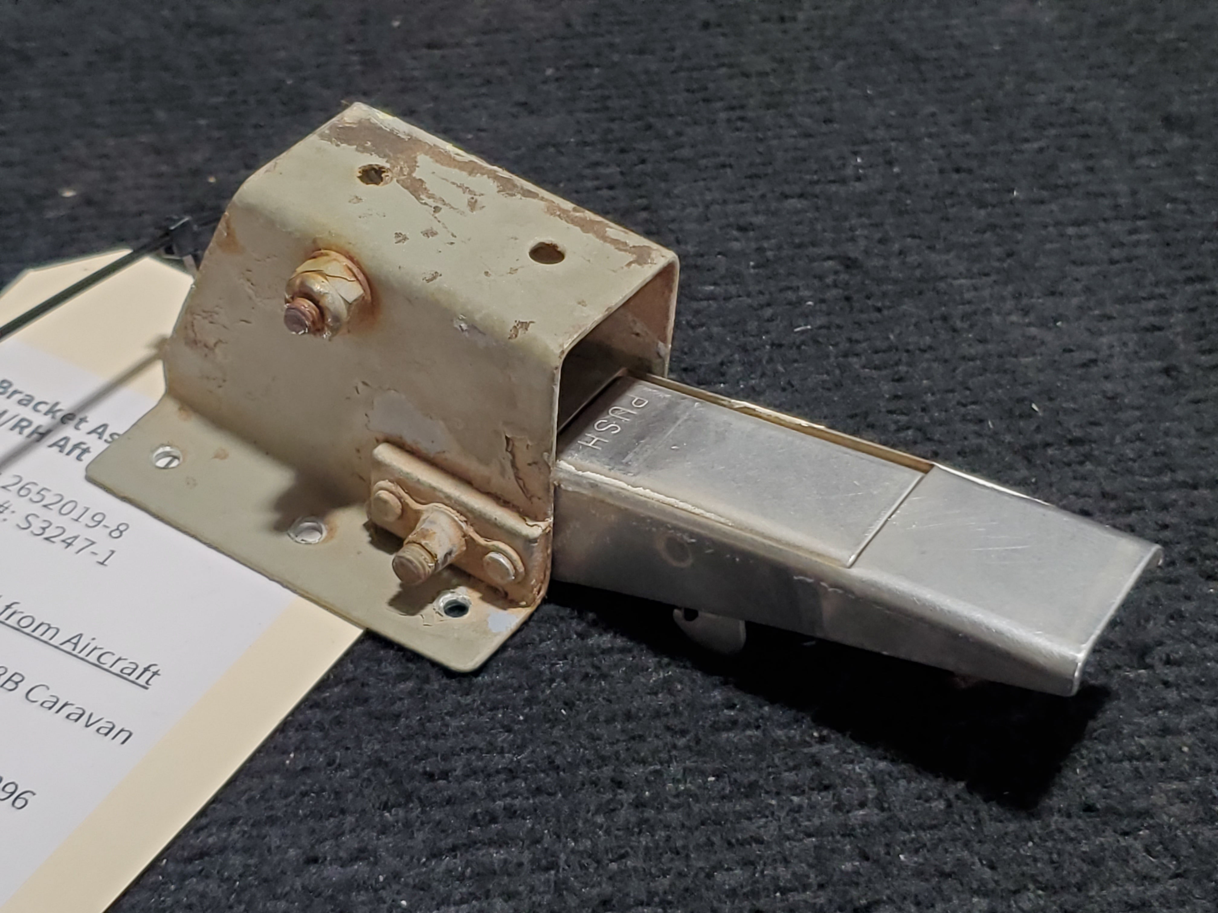Bracket Assy - Door Latch - LH/RH Aft - Cessna - 5Y-OER – Global ...