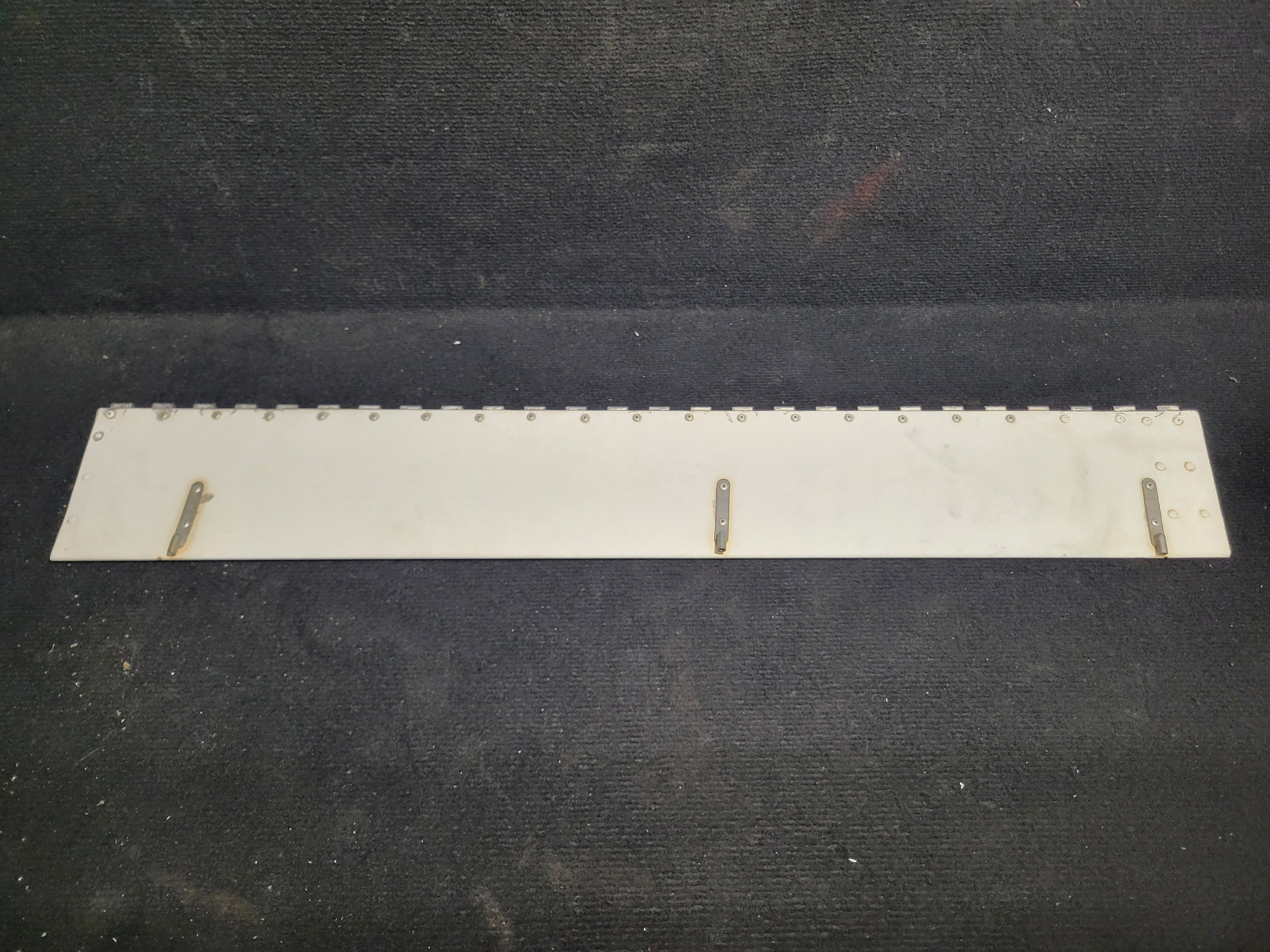 Aileron Trim Tab Assy - RH - Cessna - 5Y-ZBW – Global Aircraft Industries