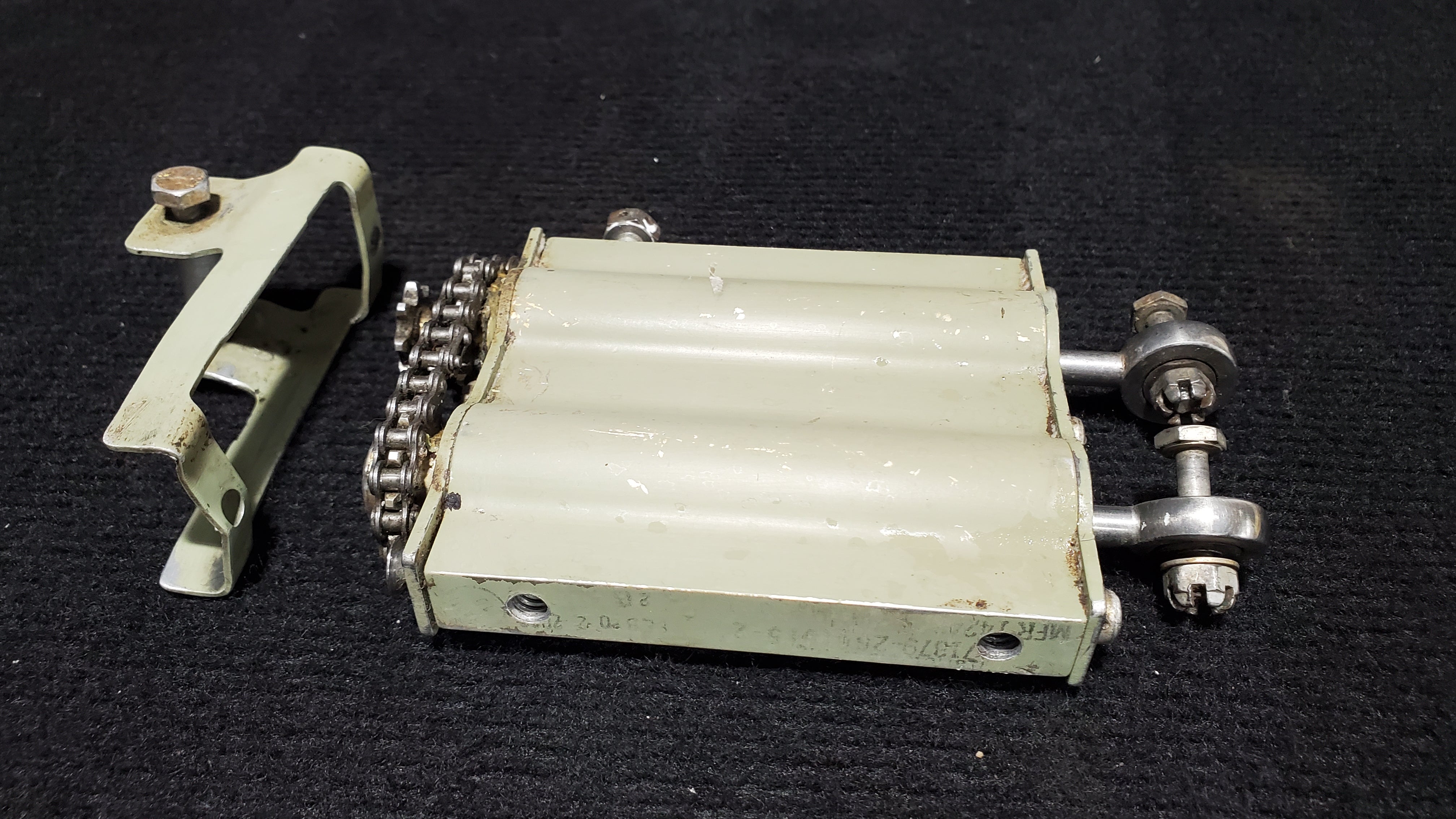 Aileron Trim Tab Actuator Assy - Cessna - 5H-TAZ – Global Aircraft ...