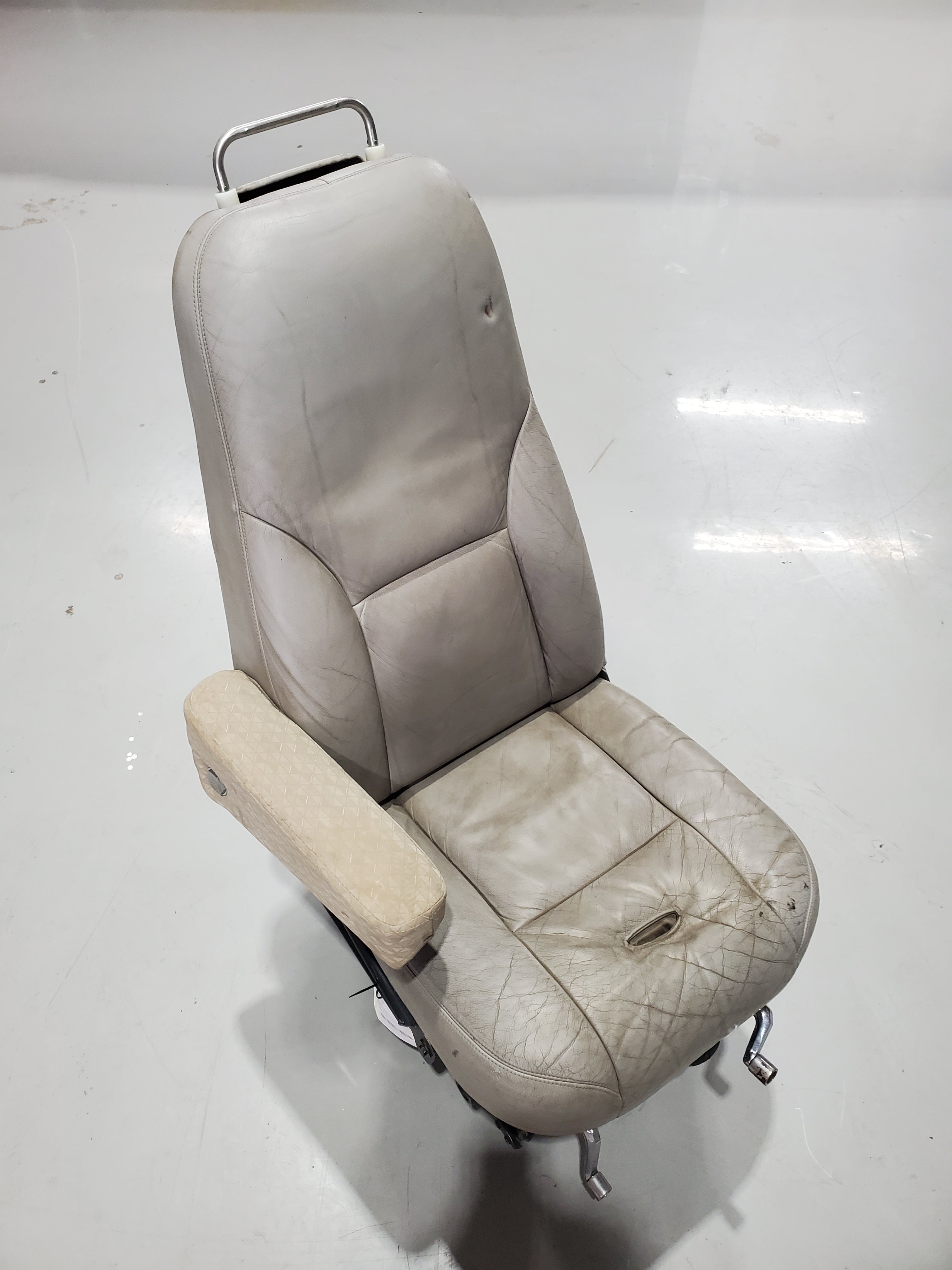 Seat Assembly - Crew Seat - 2 of 2 - Cessna - 5H-TAZ – Global Aircraft ...
