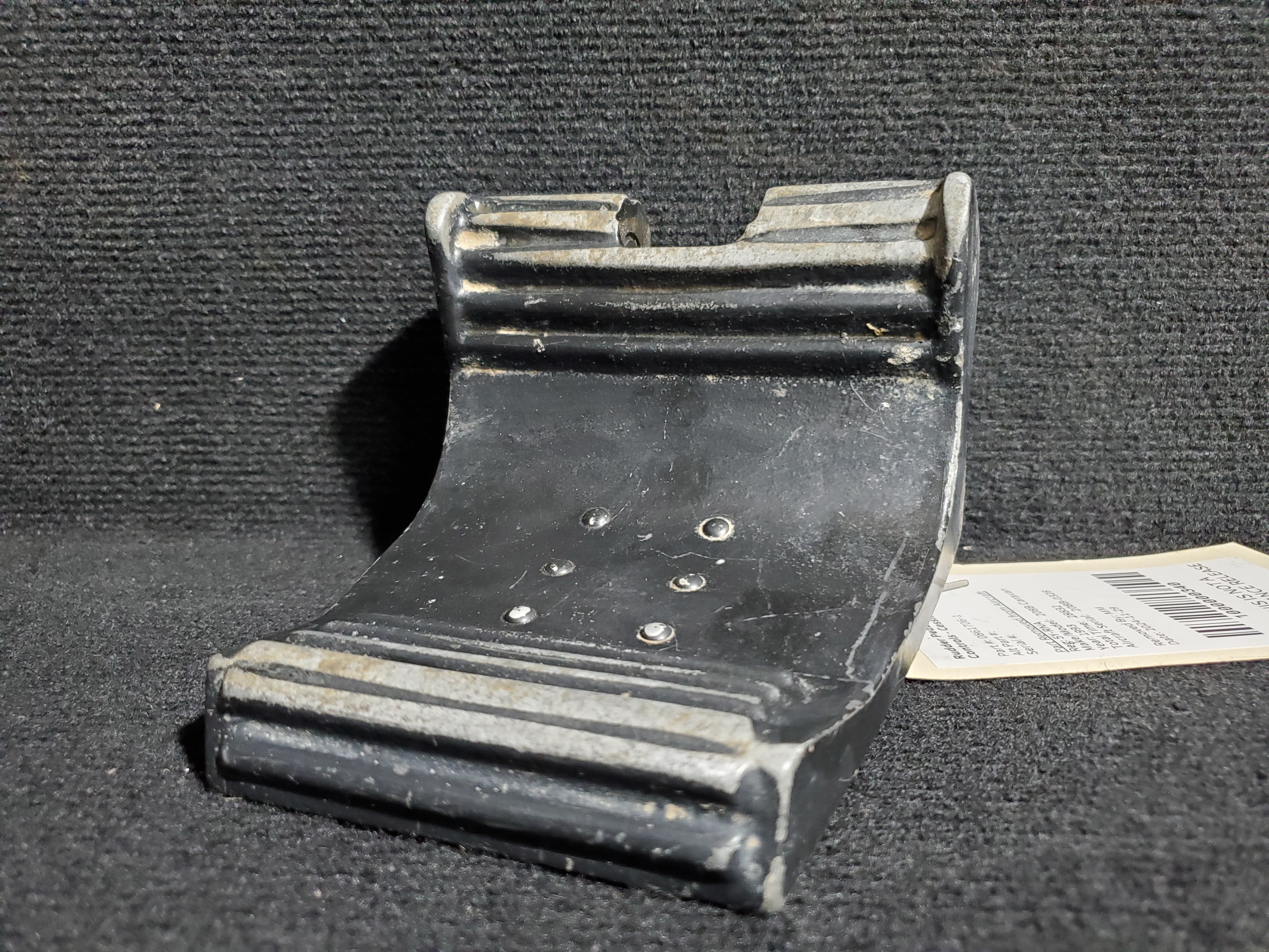 Rudder Pedal - Pilot - Cessna - 5Y-RNA – Global Aircraft Industries