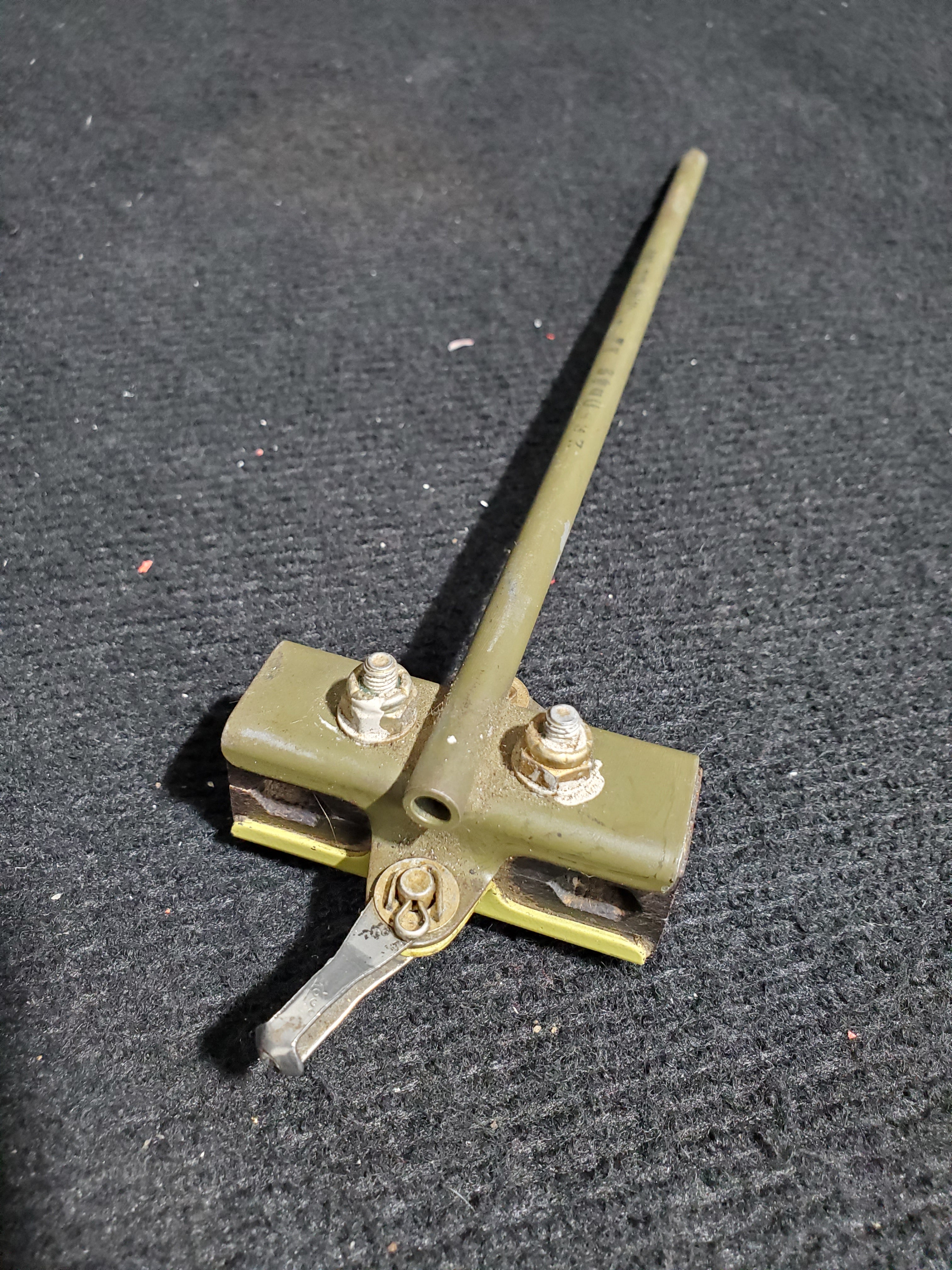 Lock & Retainer Assy - Cessna - 5Y-RNA – Global Aircraft Industries